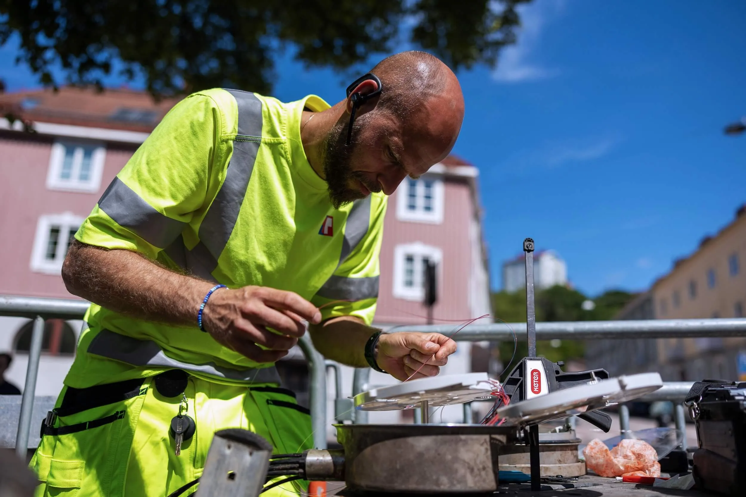 Sustainable networks. And a sustainable society. - Transtema